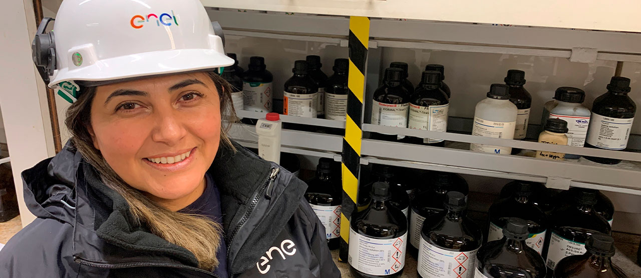 Victoria Cárdenas: woman on-site - enel.cl